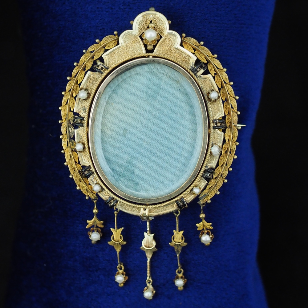 Broche de época isabelina con perlas aljófares - Joyería Finarte ...